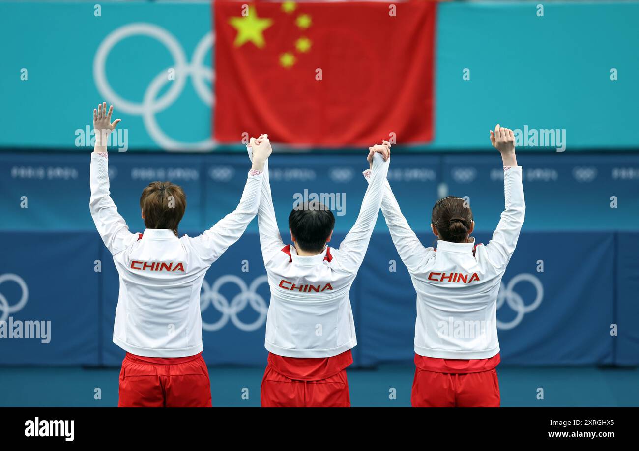Paris, France. 10th Aug, 2024. Gold medalists of team China gesture ...