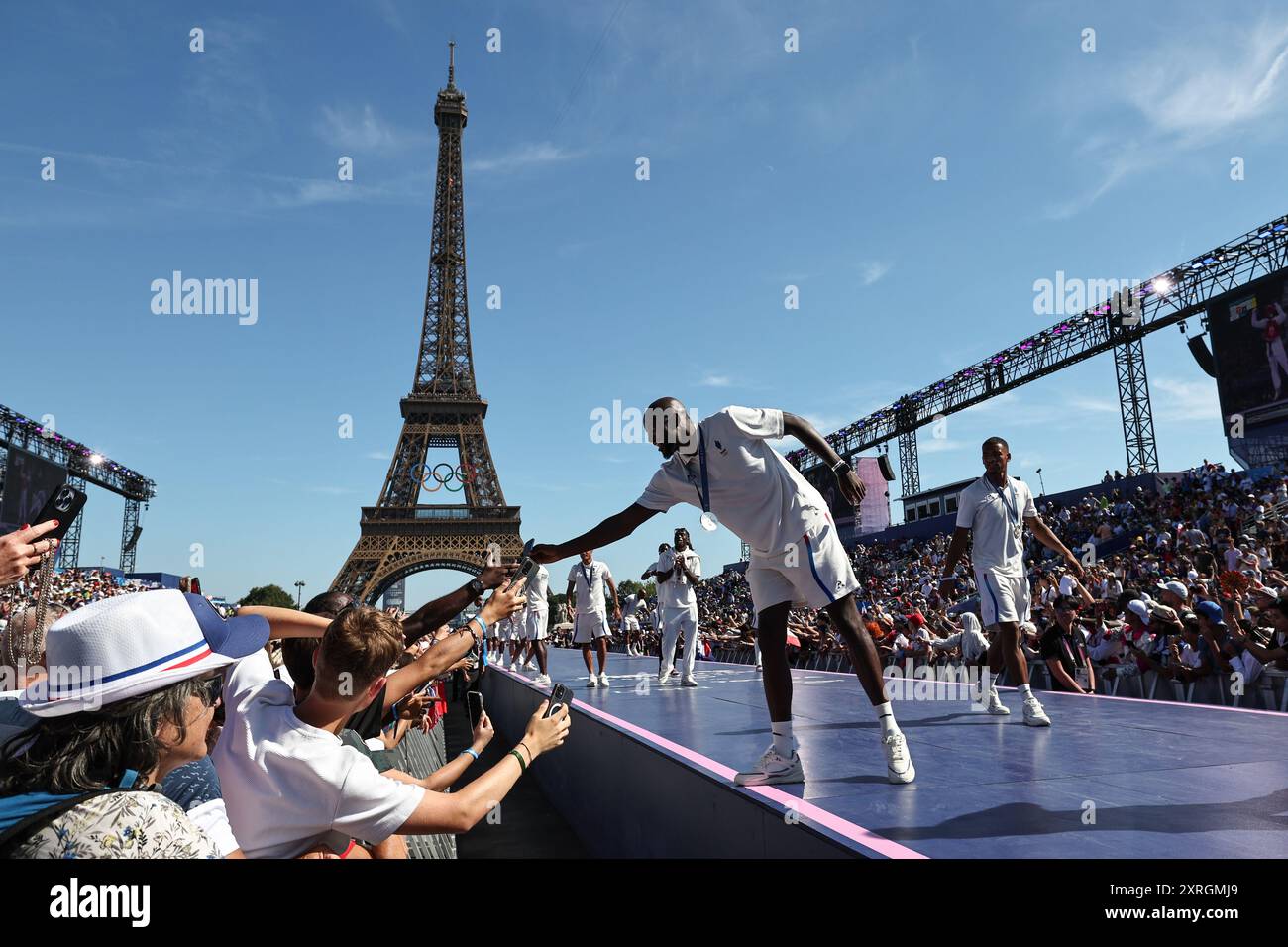 PARIS, FRANCE. 10th Aug, 2024. Silver medalists in Men’s Football ...