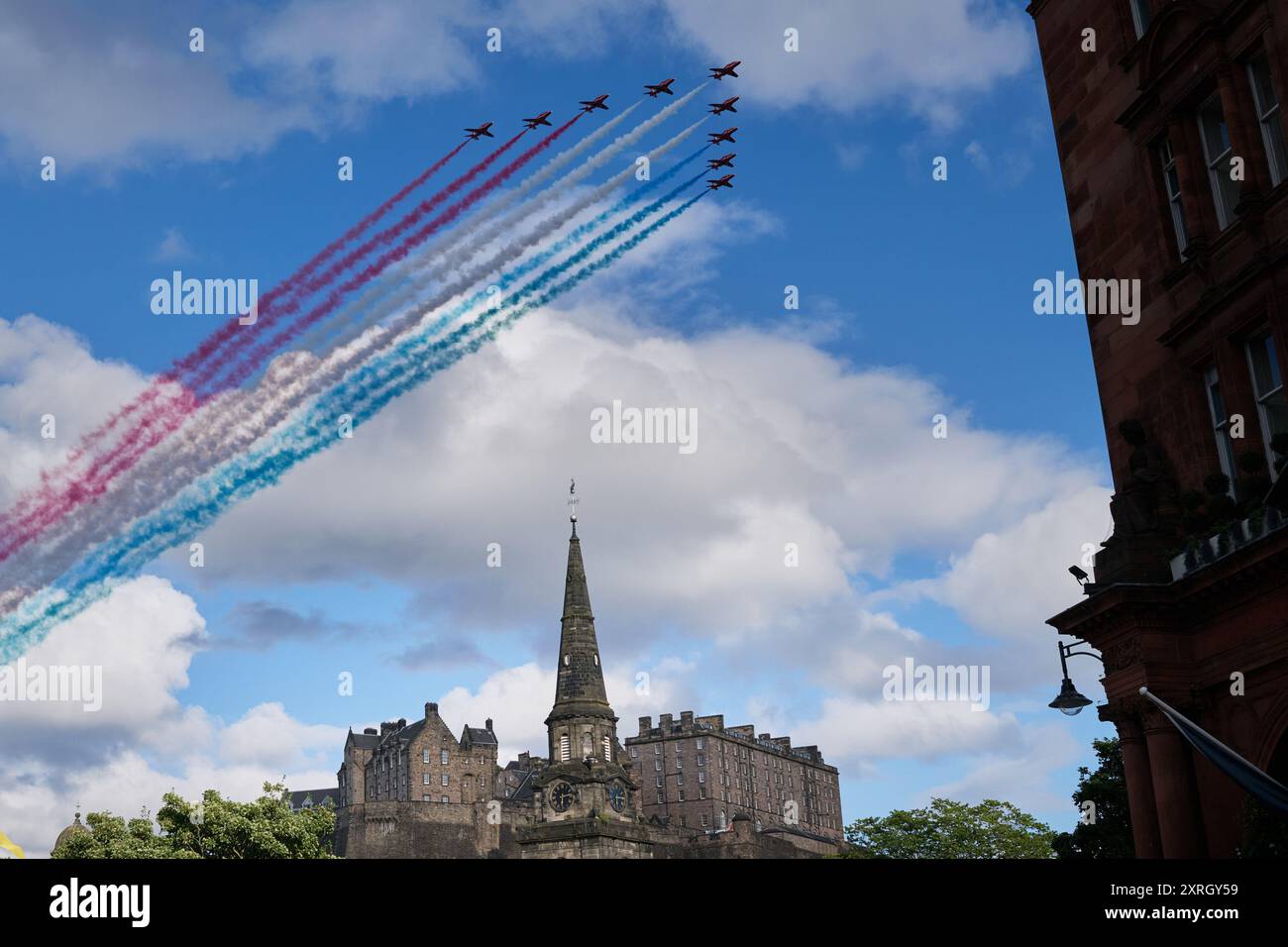 Edinburgh Scotland, UK 10 August 2024. The Red Arrows fly over ...