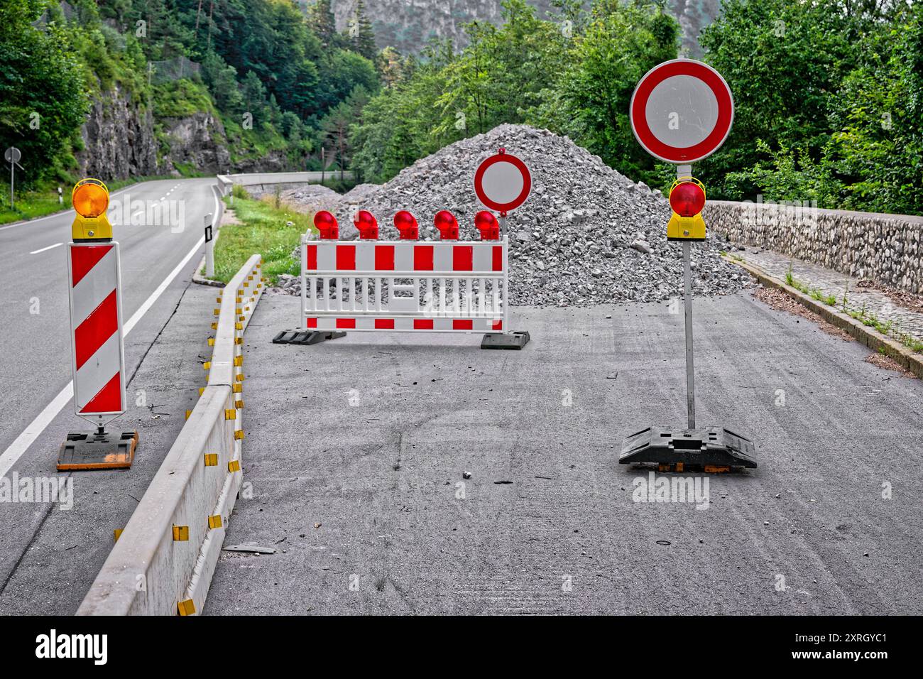 Sperrunghalt hi-res stock photography and images - Alamy