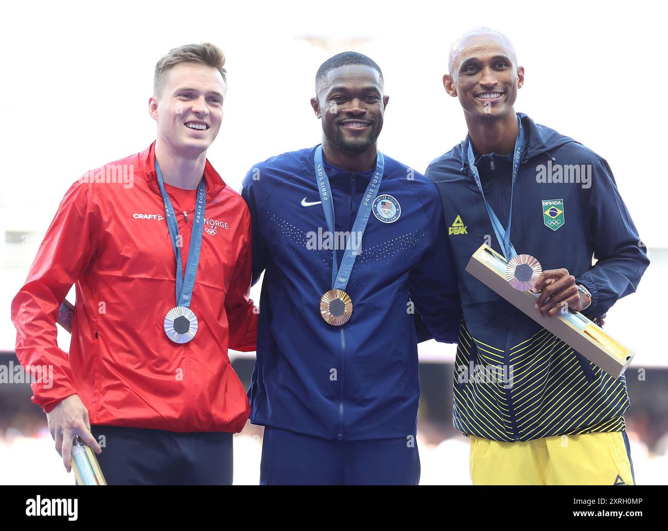 Paris, France. 10th Aug, 2024. Gold medalist Rai Benjamin (C) of United ...