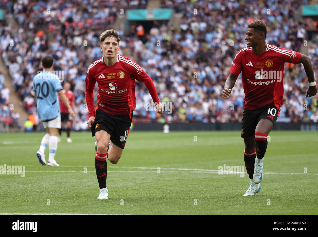 Marcus Rashford (MU) and Alejandro Garnacho (MU) after Garnacho scored ...