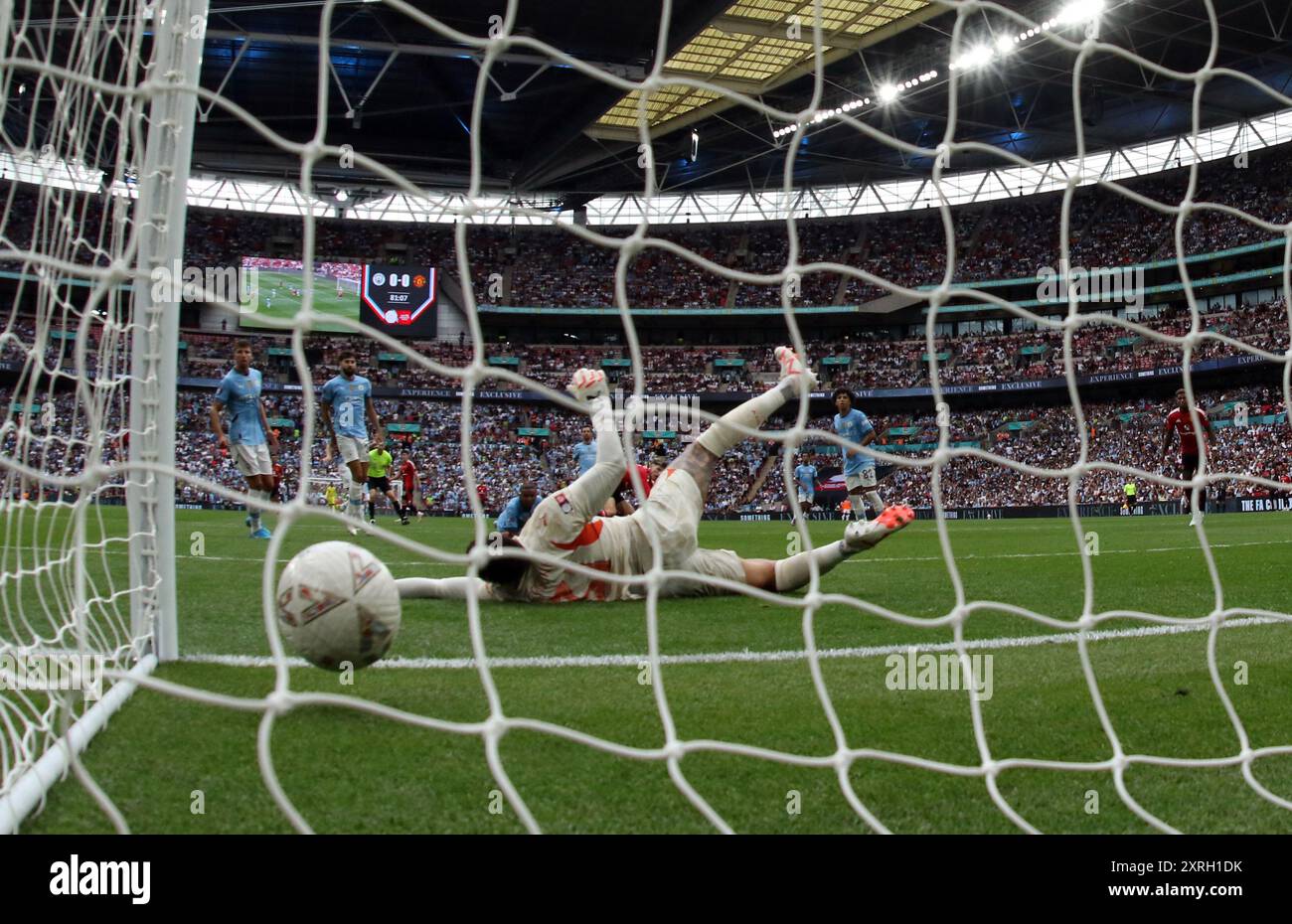 London, UK. 10th Aug, 2024. Alejandro Garnacho (MU) scores the first ...