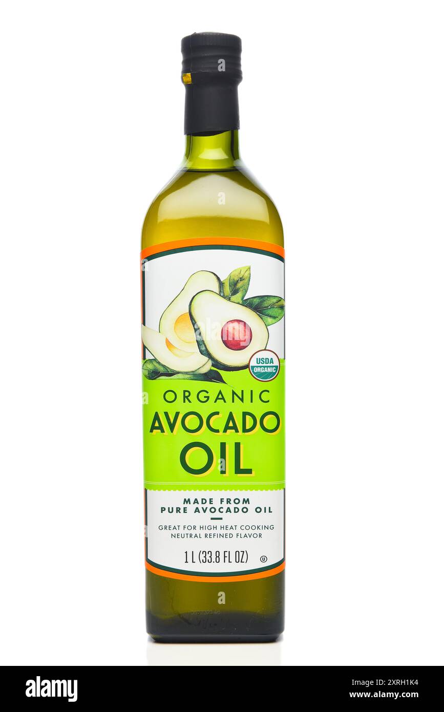 IRVINE, CALIFORNIA - 8 AUG 2024: A bottle of Organic Avocado Oil Stock ...