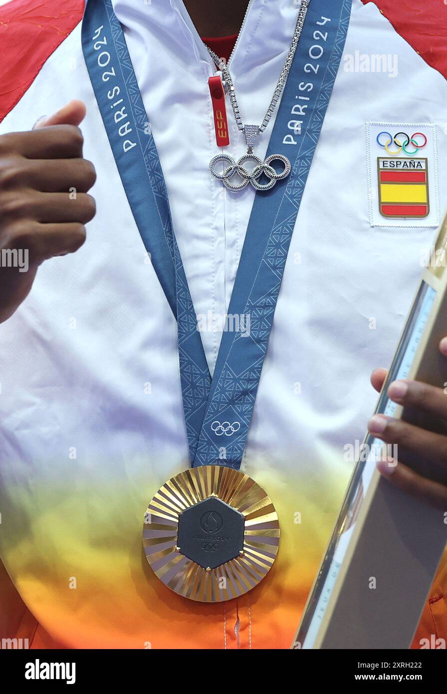 Paris, France. 10th Aug, 2024. Gold medalist Jordan Alejandro Diaz Fortun (C) of Spain, silver ...