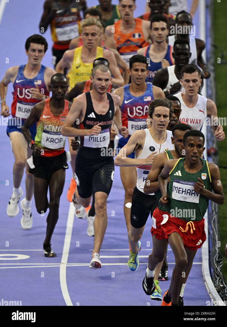 Paris, France. 10th Aug, 2024. The pack of the runners pictured in ...