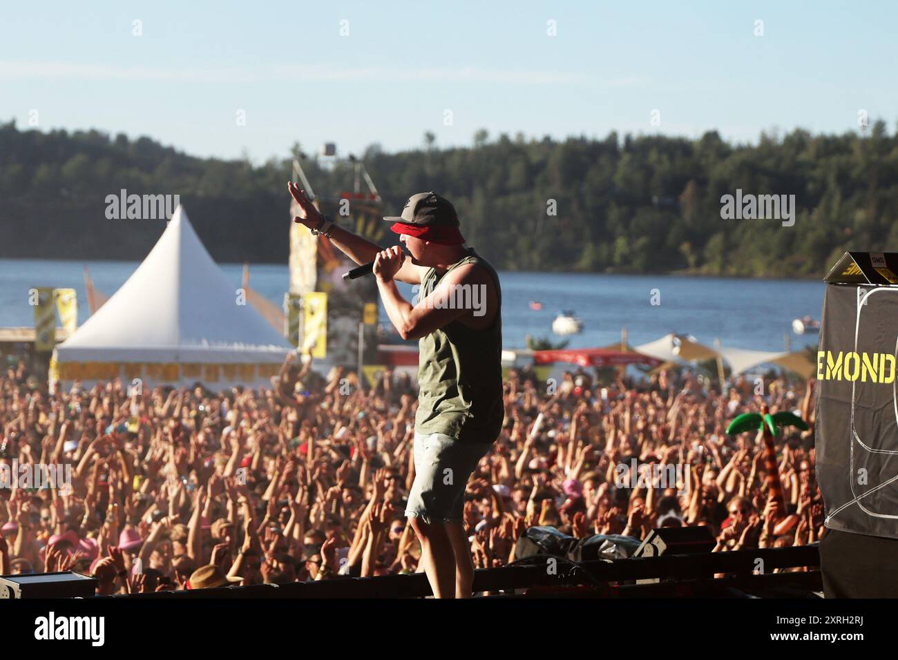 10 August 2024, Thuringia, Saalbburg: The German DJ and producer duo ...