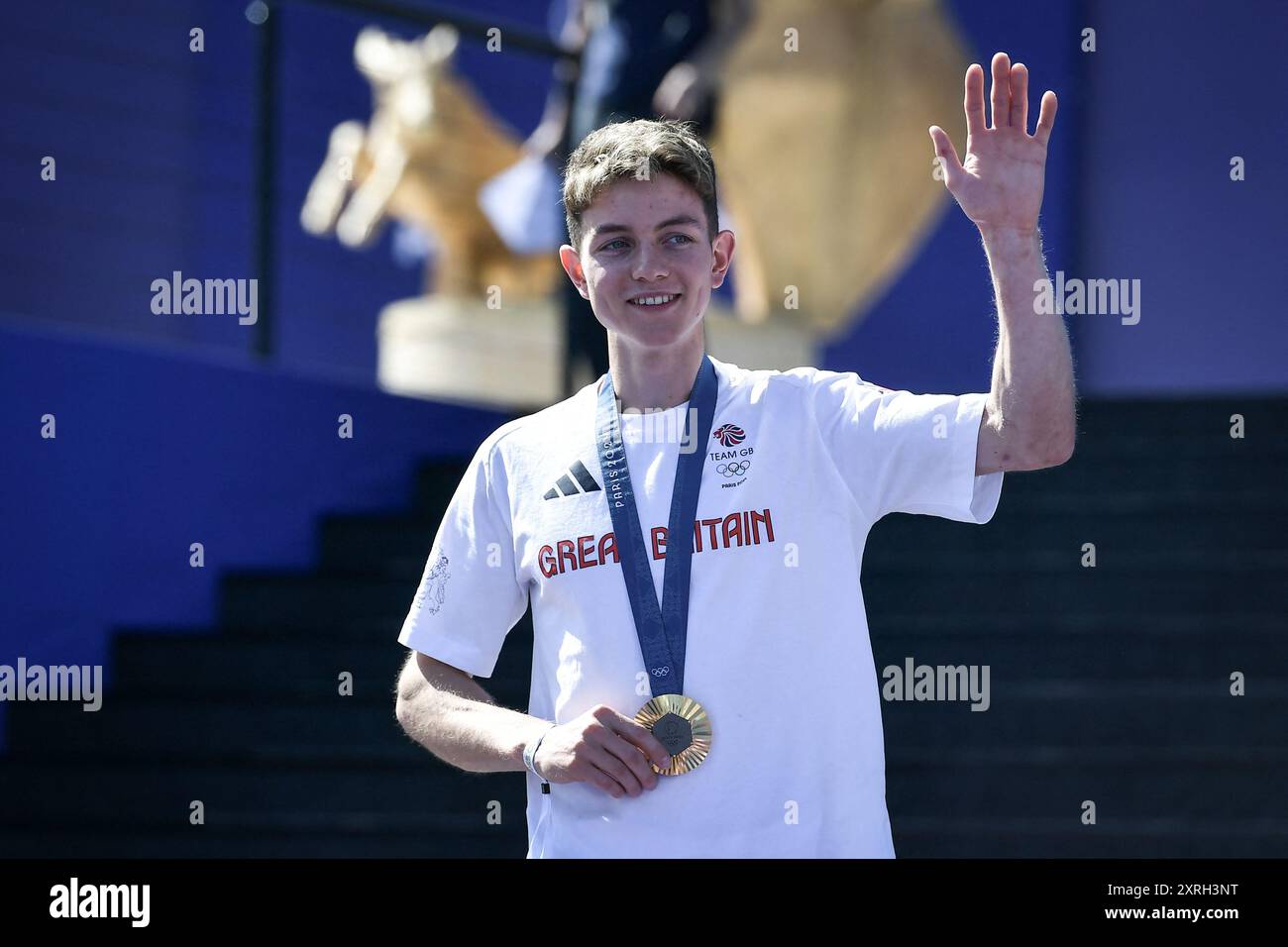 Paris, France. 10th Aug, 2024. UK gold medalist at climbing, Toby ...