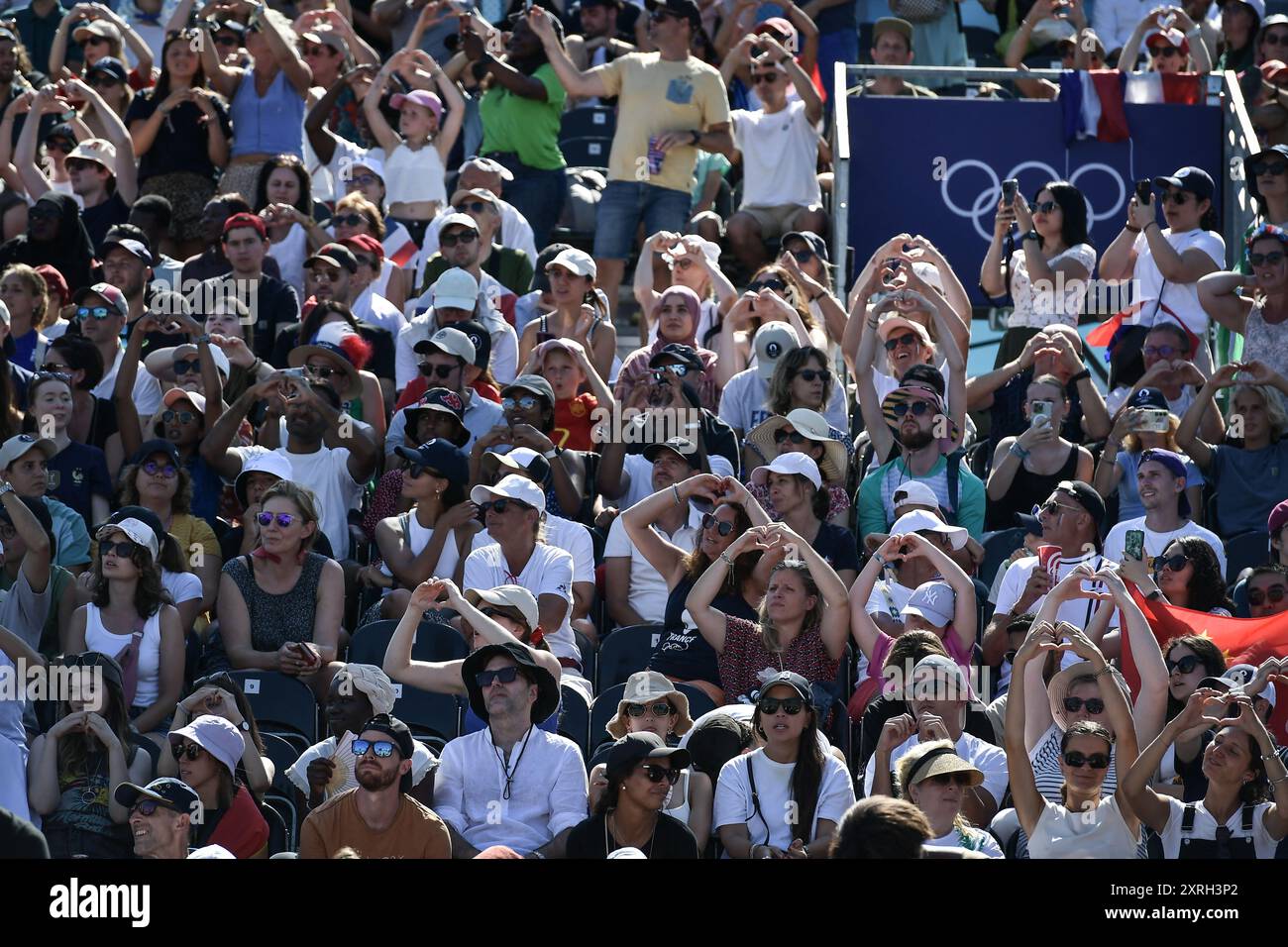 Paris, France. 10th Aug, 2024. Fans shape hearts as they welcome ...