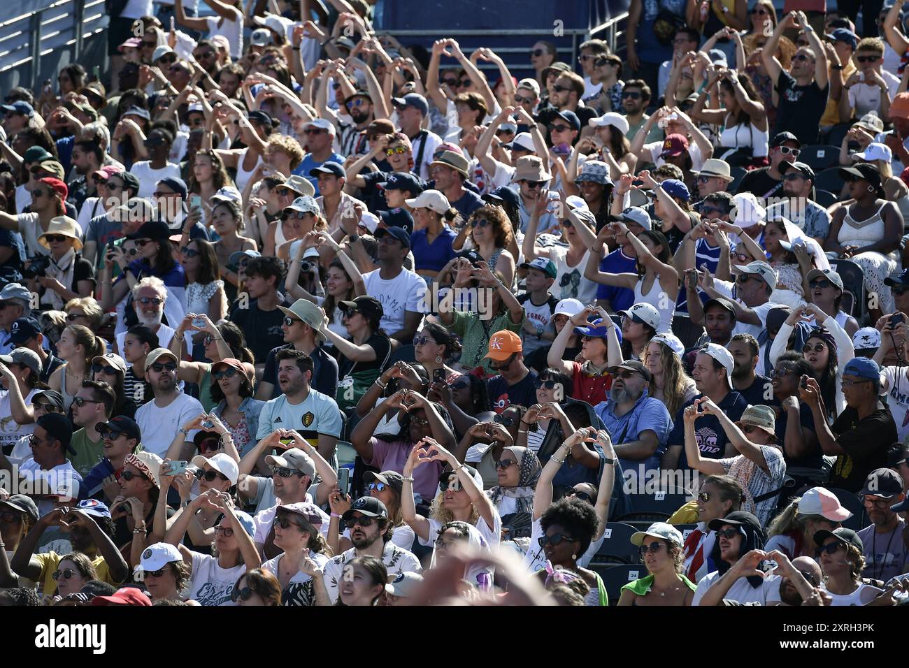 Paris, France. 10th Aug, 2024. Fans shape hearts as they welcome ...