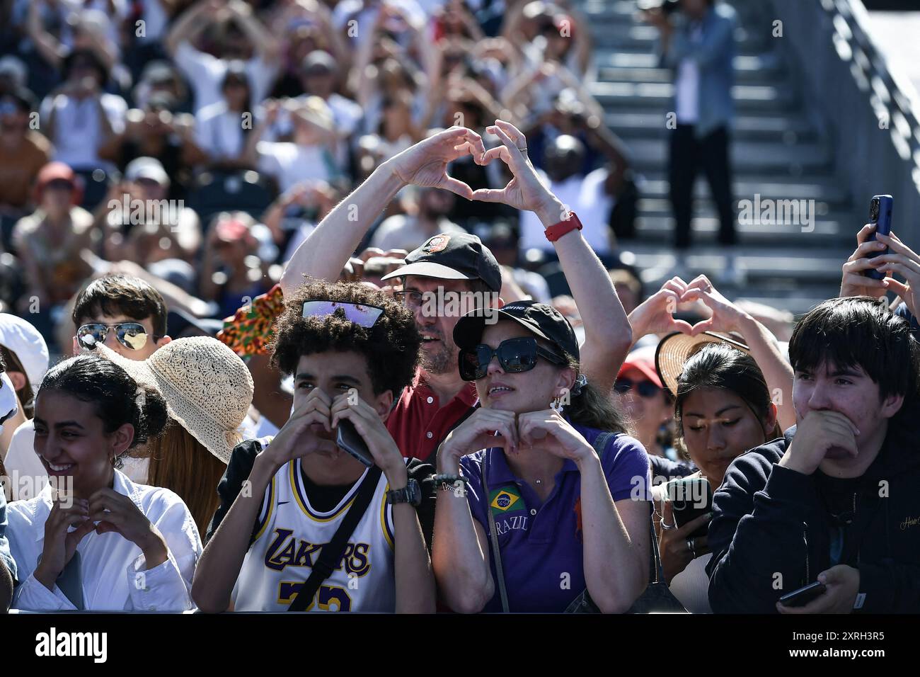 Paris, France. 10th Aug, 2024. Fans shape hearts as they welcome ...