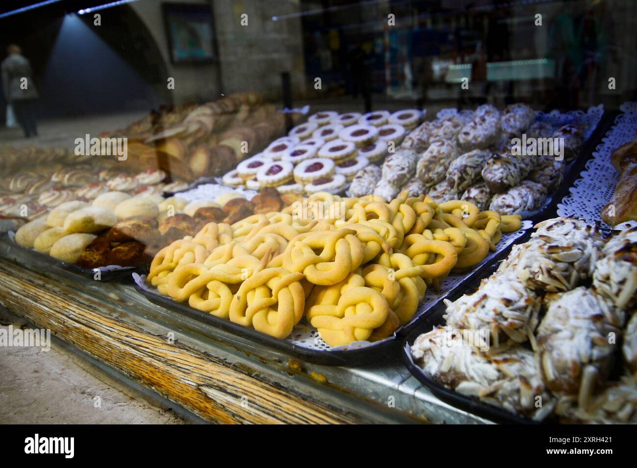 Bakery window display fresh hi-res stock photography and images - Alamy
