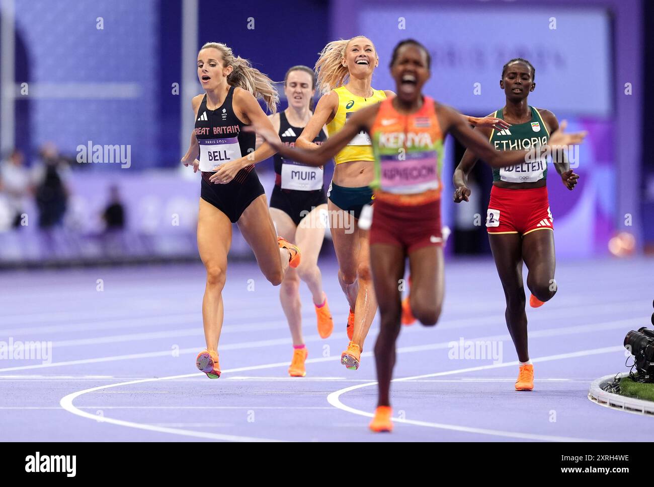 Great Britain's Georgia Bell (left) wins bronze in the Women's 1500m ...