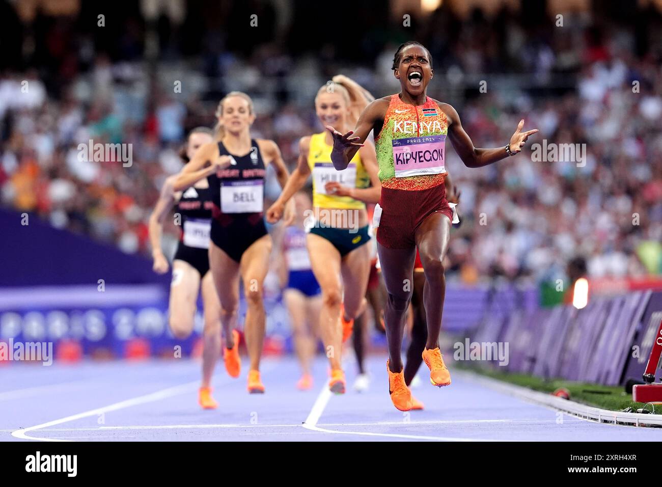 Kenya's Faith Kipyegon celebrates winning gold in the Women's 1500m ...