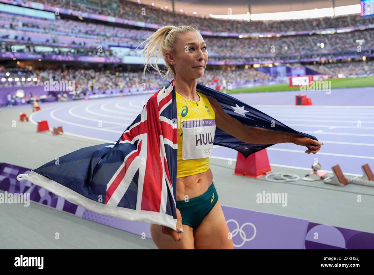 Jessica Hull, of Australia, celebrates after winning the silver medal ...