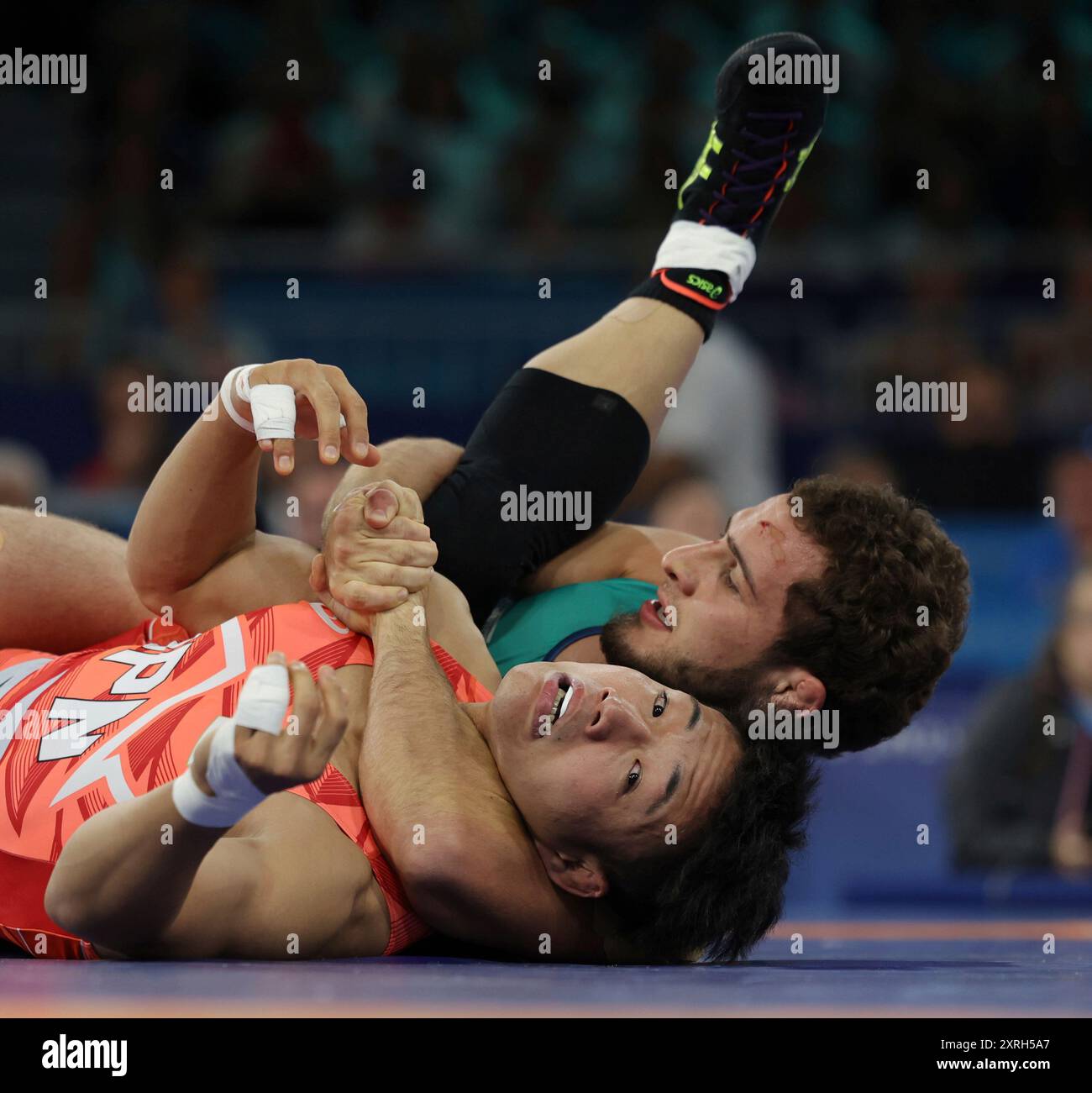 JAMALOV Razambek Salambekovitch (blue) of Uzbekistan fights against ...