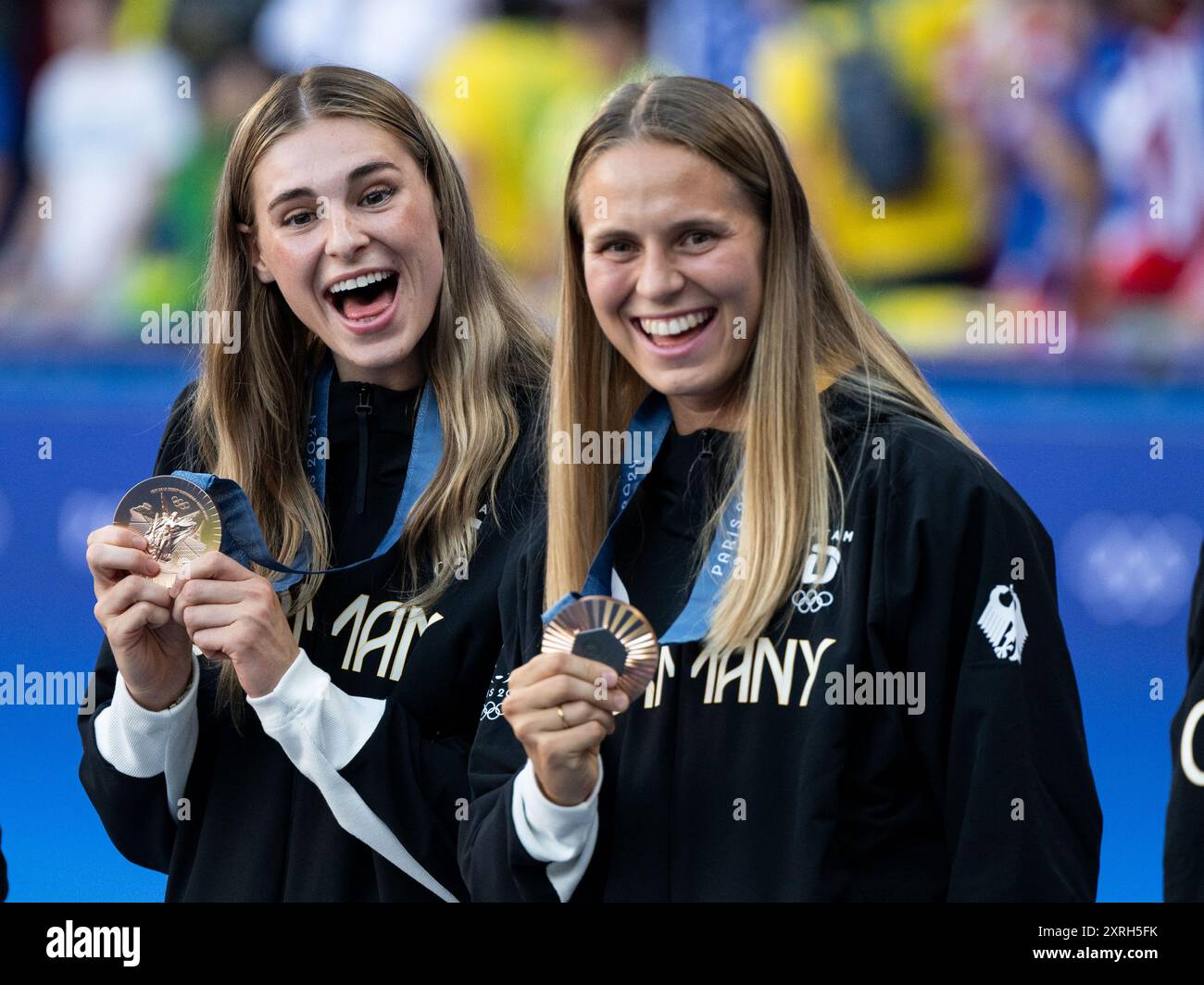 Jule Brand (Deutschland, #16), Klara Buehl (Deutschland, #17) jubeln ...