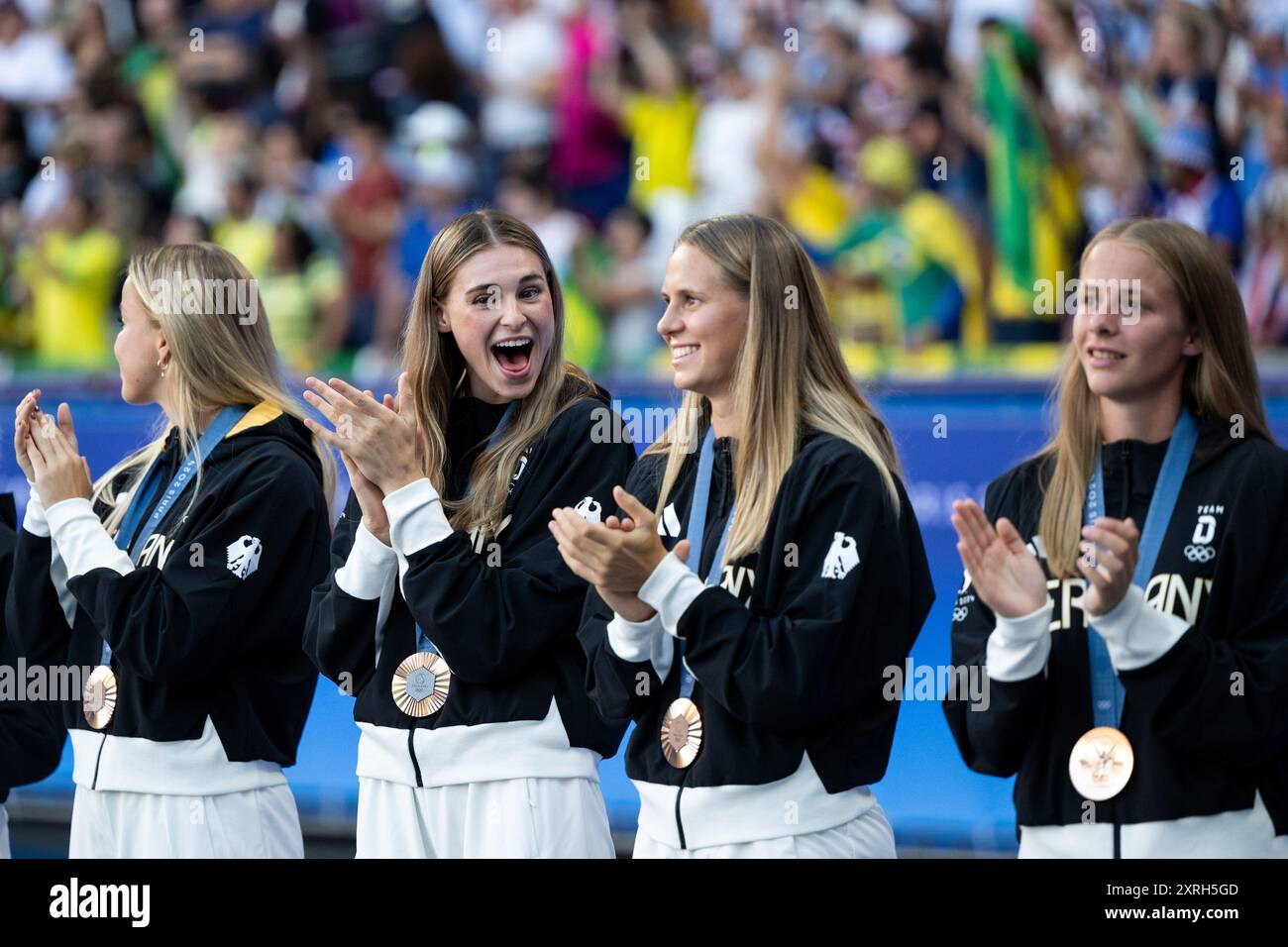 Jule Brand (Deutschland, #16), Klara Buehl (Deutschland, #17) jubeln ...