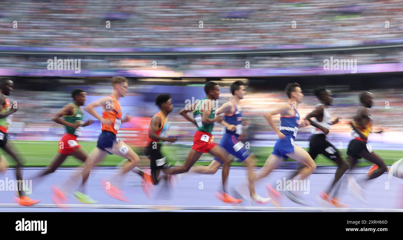 Paris, France. 10th Aug, 2024. Athletes compete during the men's 5000m ...