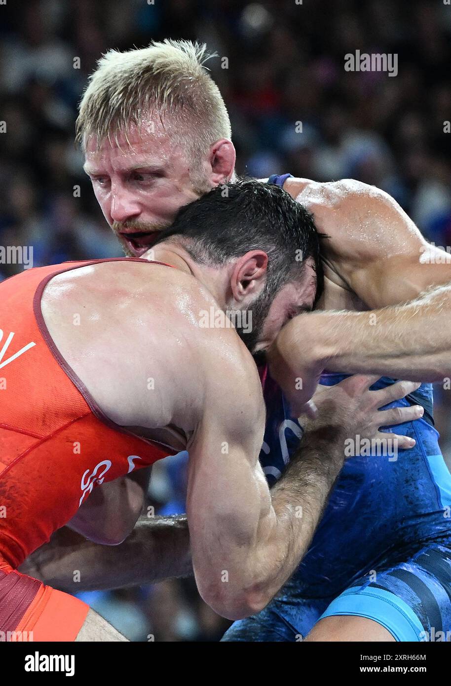 Paris, France. 10th Aug, 2024. Kyle Douglas Dake (in blue) of the ...