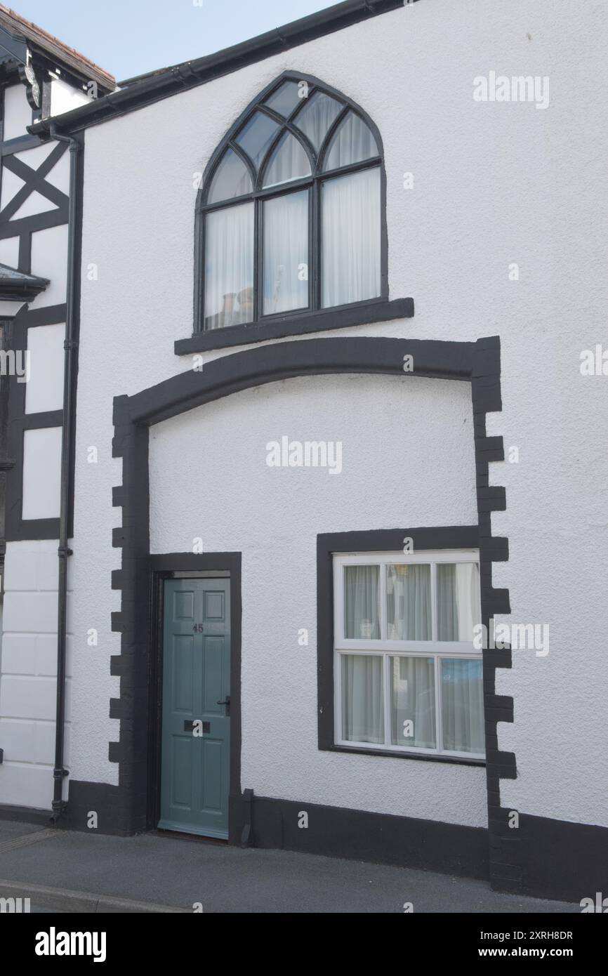 Black and white timber framed home hi-res stock photography and images ...