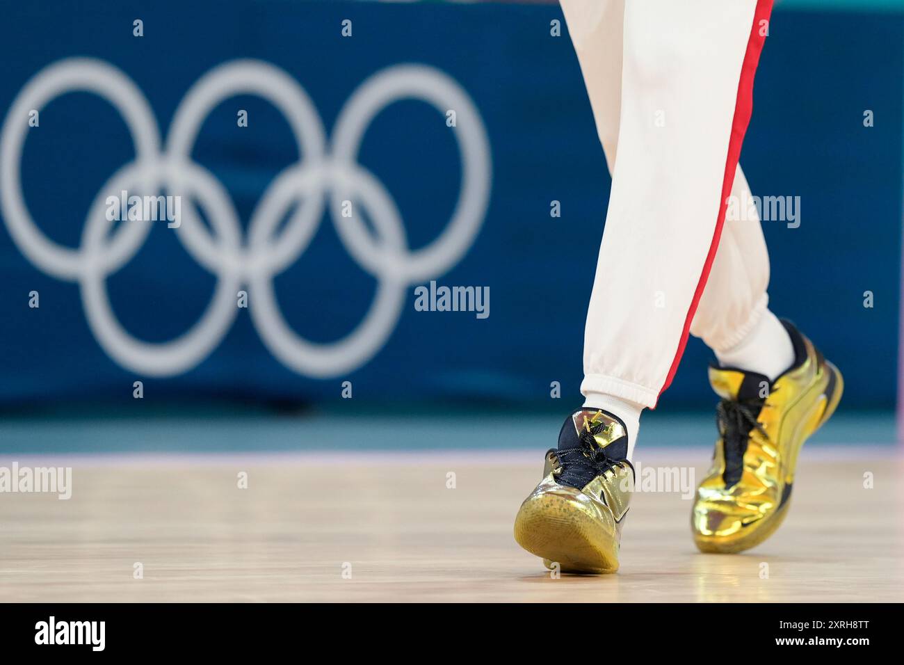 United States' LeBron James (6) wears shiny gold shoes while warning up ...