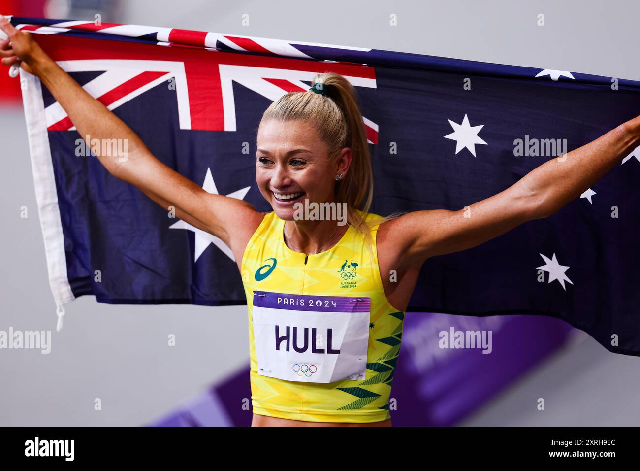 Paris, France, 10 August, 2024. Jessica Hull of Australia celebrates ...