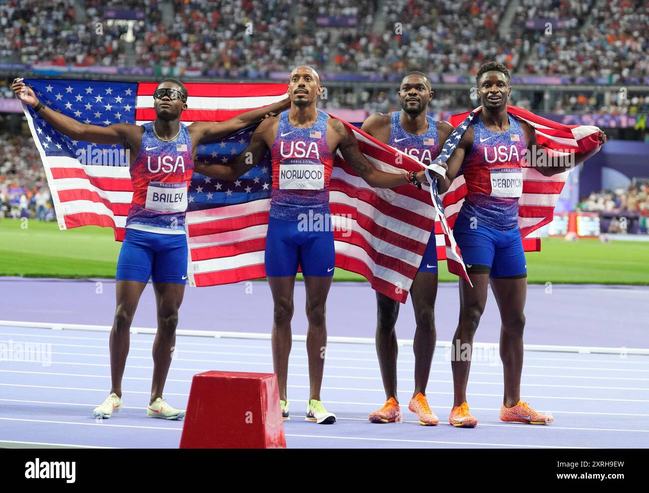 Paris, France. 10th Aug, 2024. Members of Team USA celebrate after ...