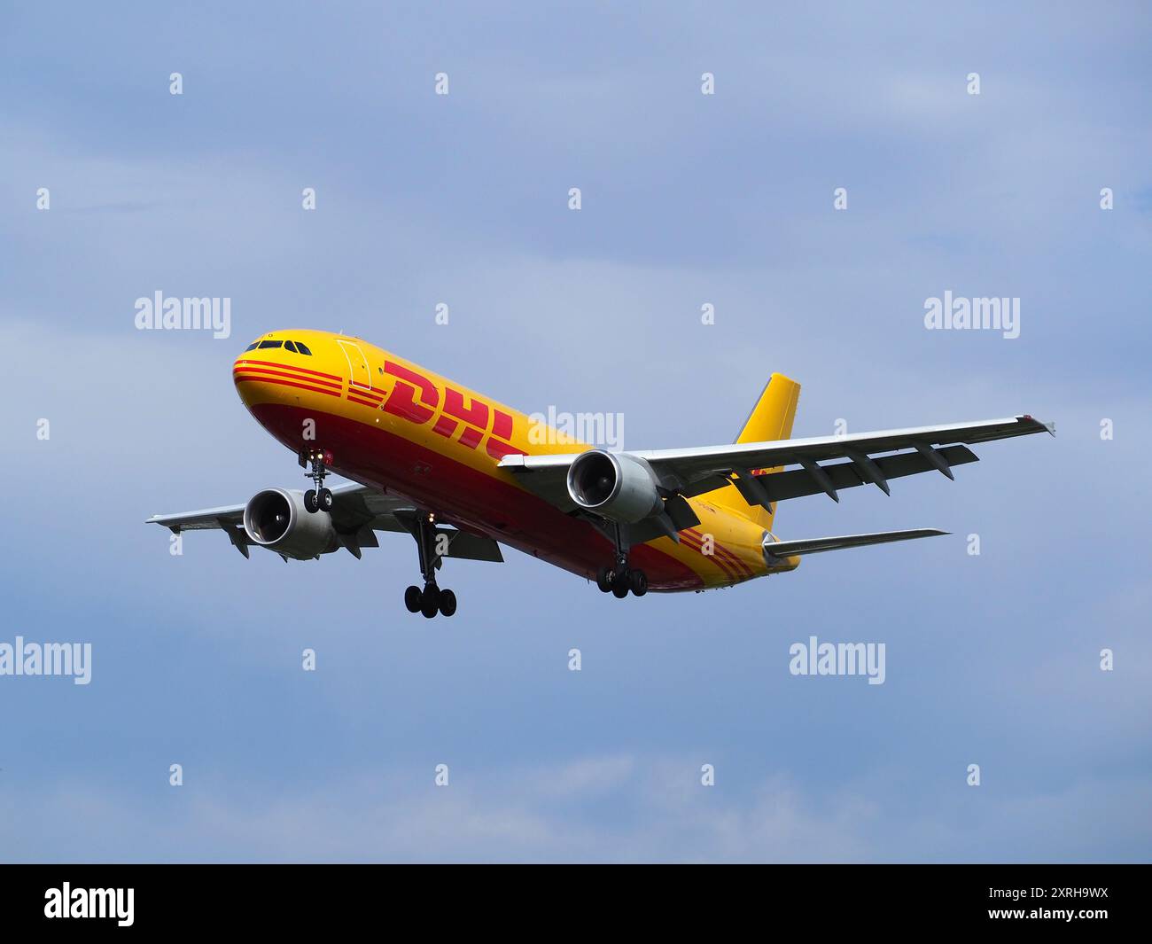 DHL Airlines Airbus A300-600 D-AEAO Stock Photo - Alamy