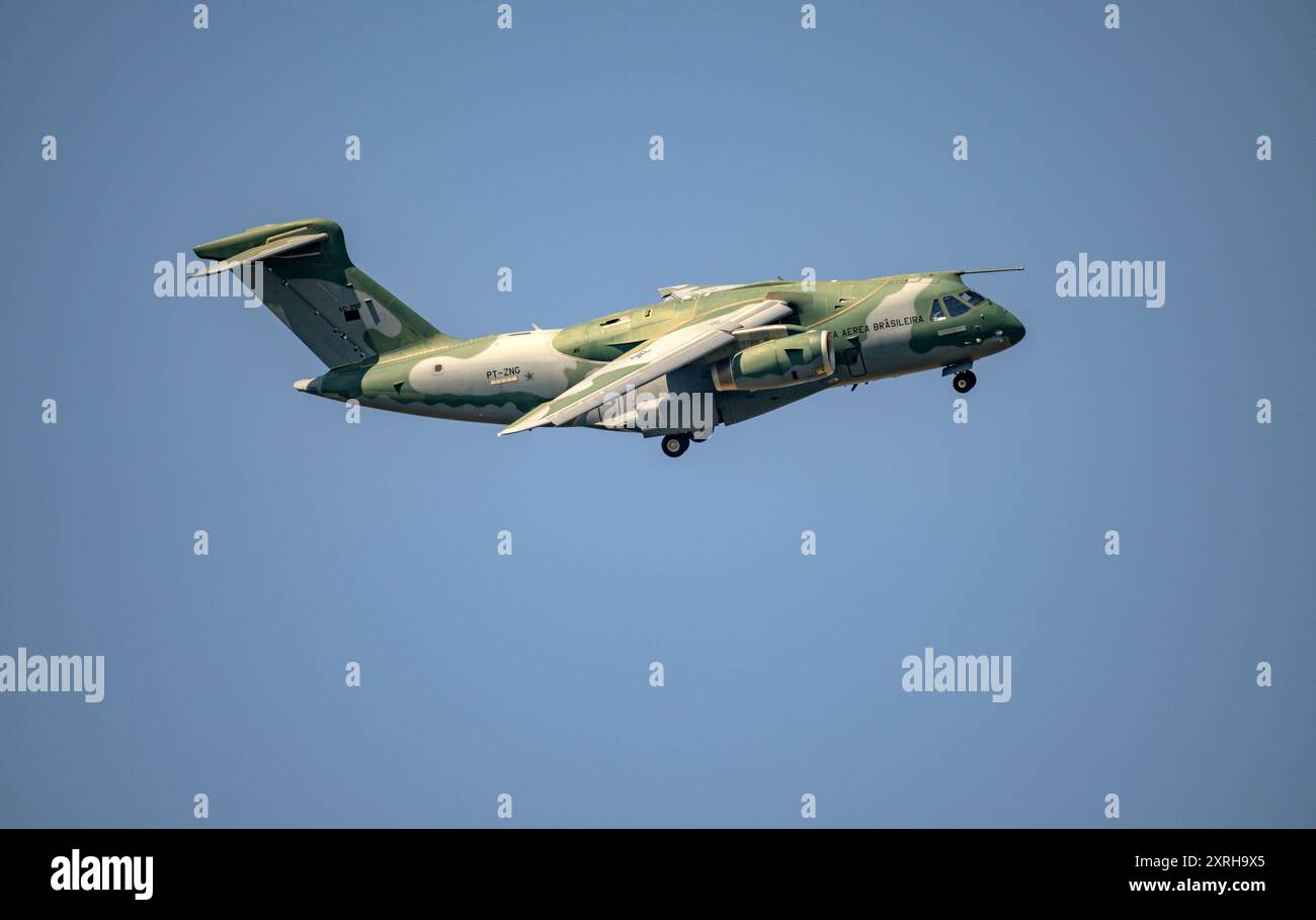 C 390 landing gear hi-res stock photography and images - Alamy