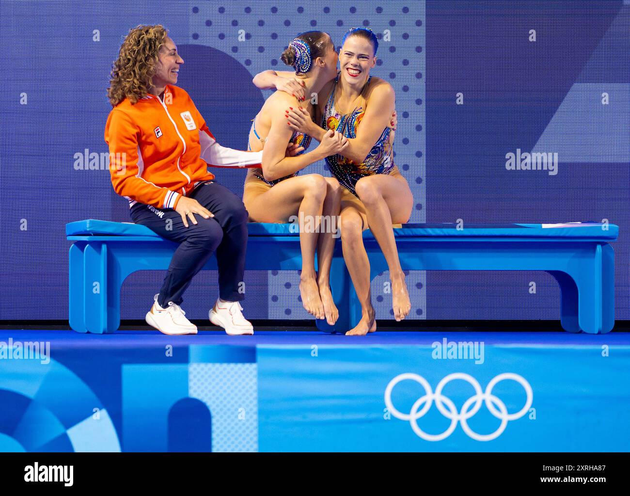 paris-noortje-and-bregje-de-brouwer-during-the-synchronized-swimming