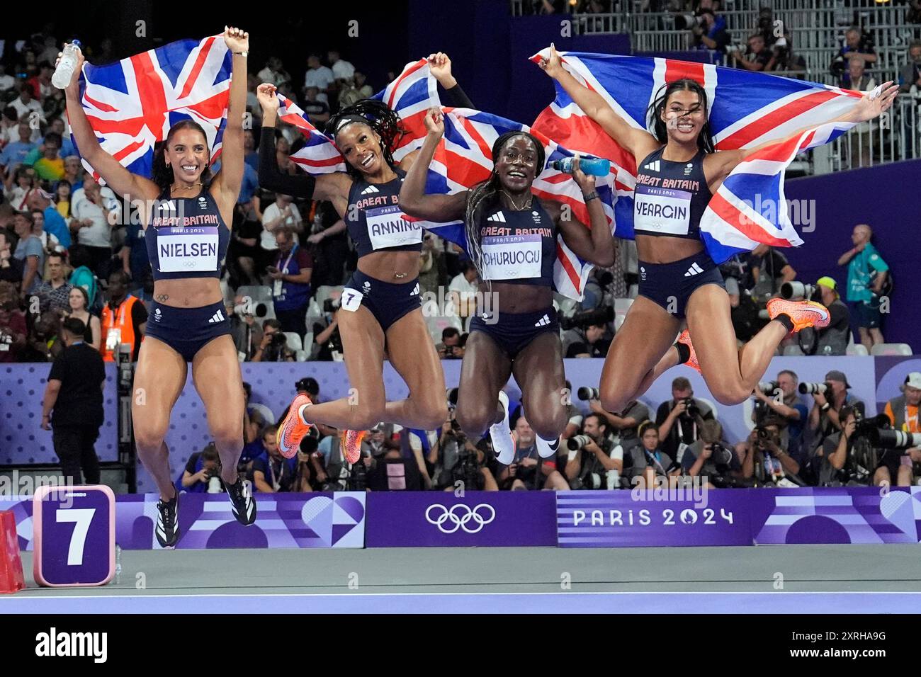 Britain's women 4x400-meter relay team celebrates winning the bronze ...