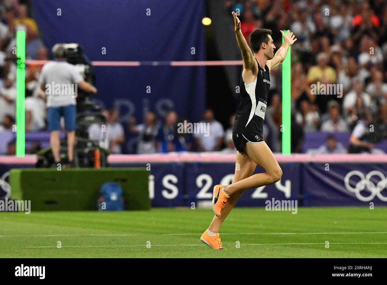 Saint Denis, France. 10th Aug, 2024. Gold medalist New Zealand high jumper Hamish Kerr reacts ...