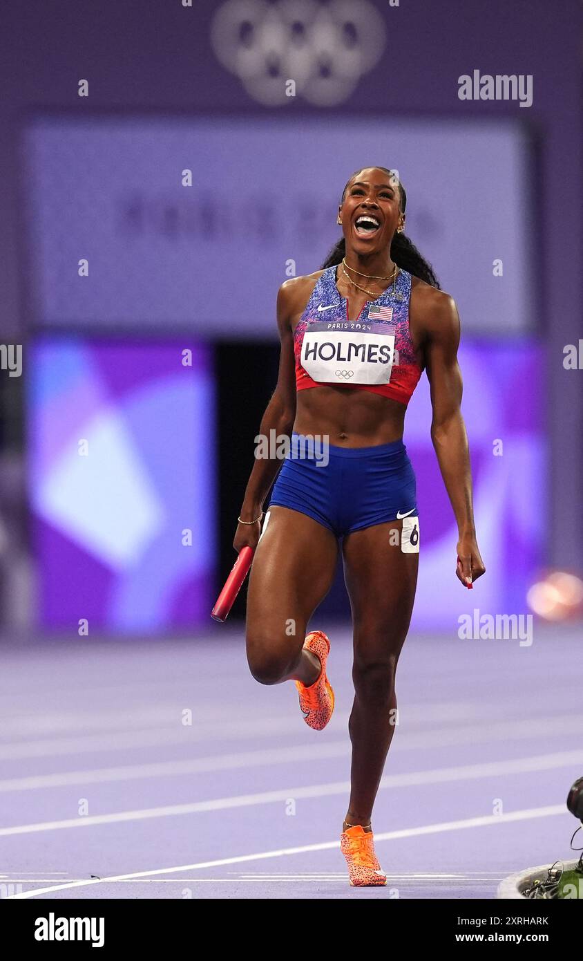 USA's Alexis Holmes celebrates winning gold in the Women's 4x400m Relay ...