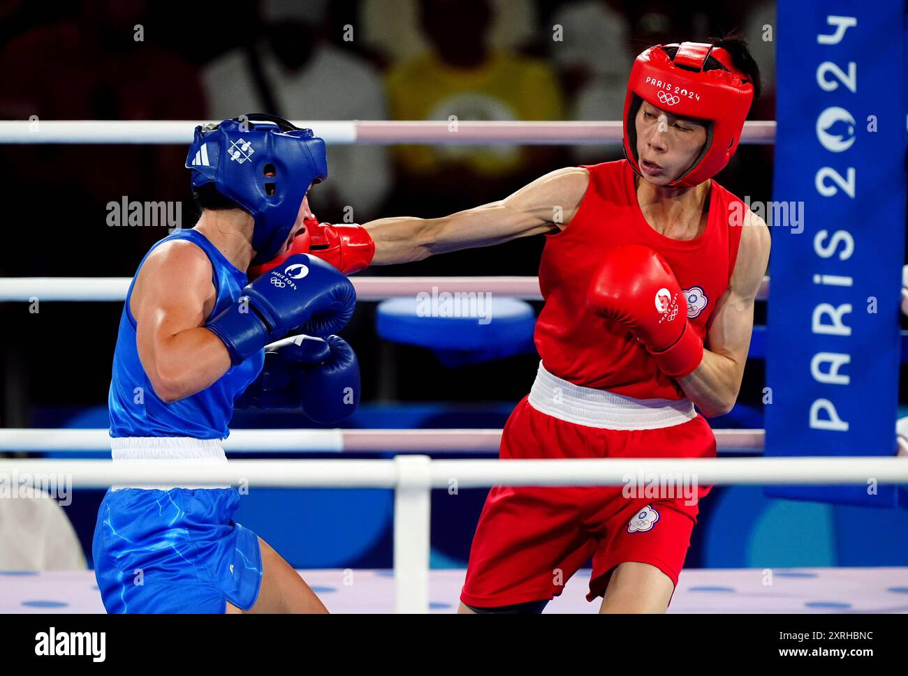 Lin Yu Ting of Chinese Taipei (right) and Poland's Julia Szeremeta ...