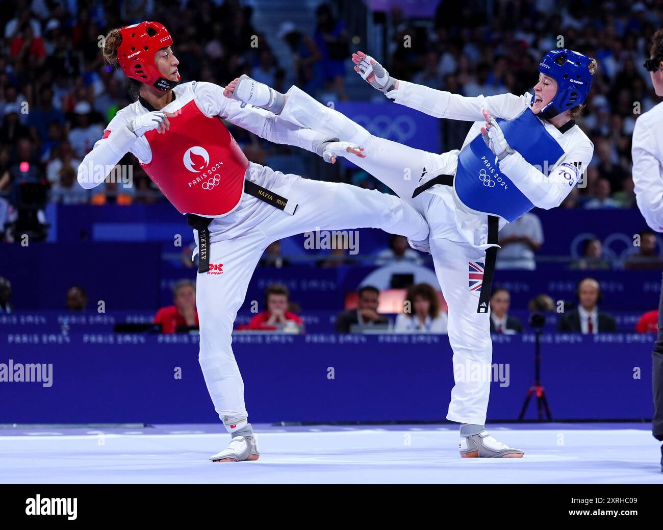 Turkey's Aydin Nafia Kus and Great Britain's Rebecca McGowan (right ...
