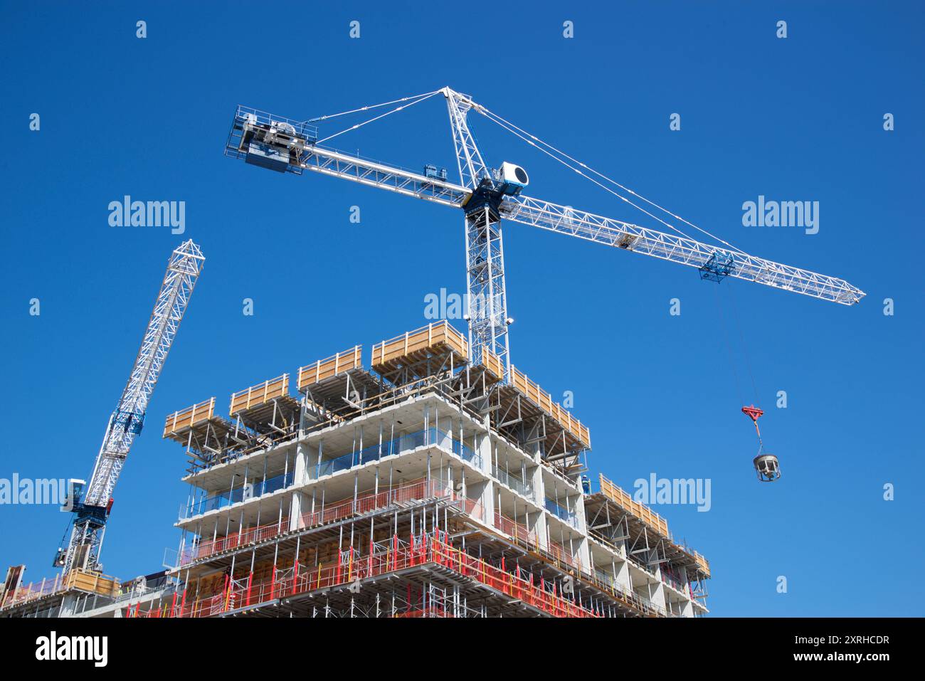 Cranes building construction hi-res stock photography and images - Alamy