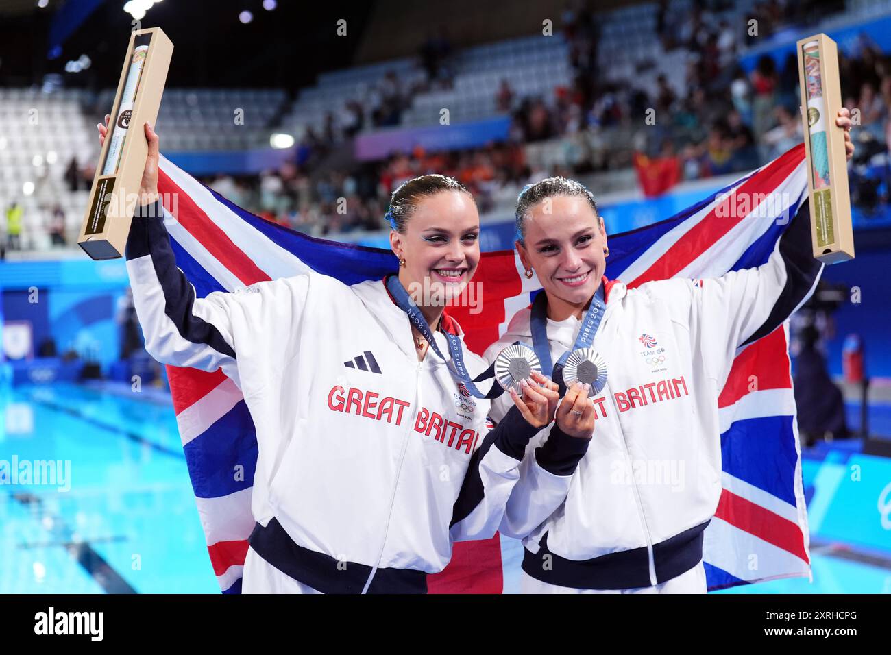 Great Britain's Kate Shortman and Isabelle Thorpe with their silver ...