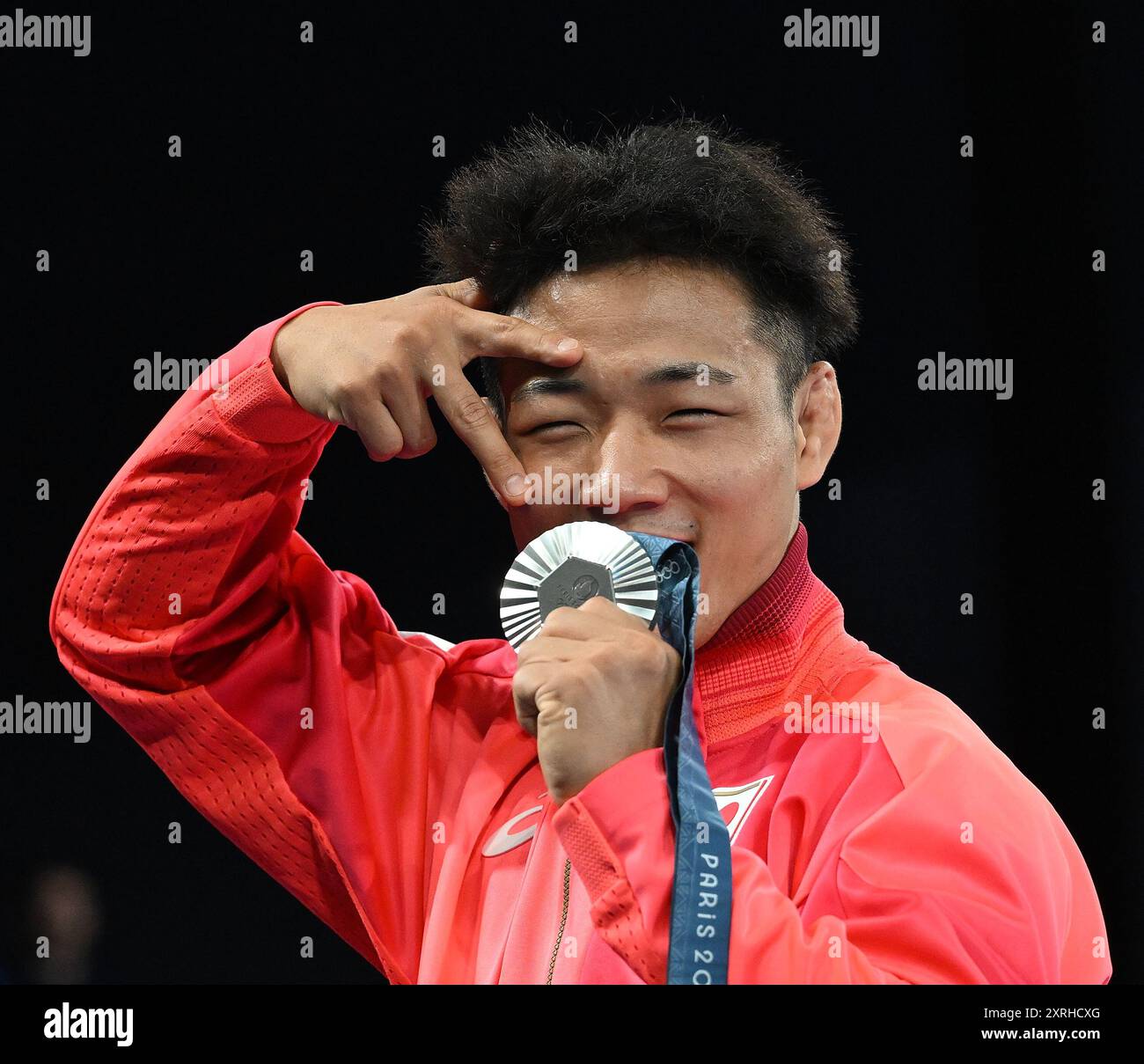 Paris, France. 10th Aug, 2024. Silver medalist Takatani Daichi of Japan poses during the victory ...