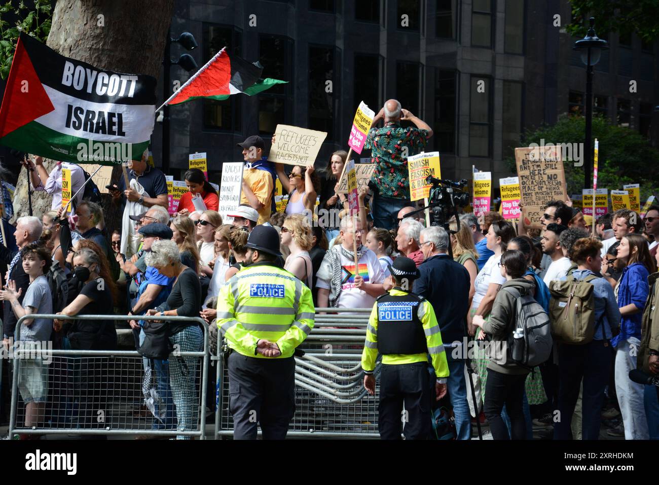 Stand up to Racism demonstration opposite the Reform Party HQ in ...