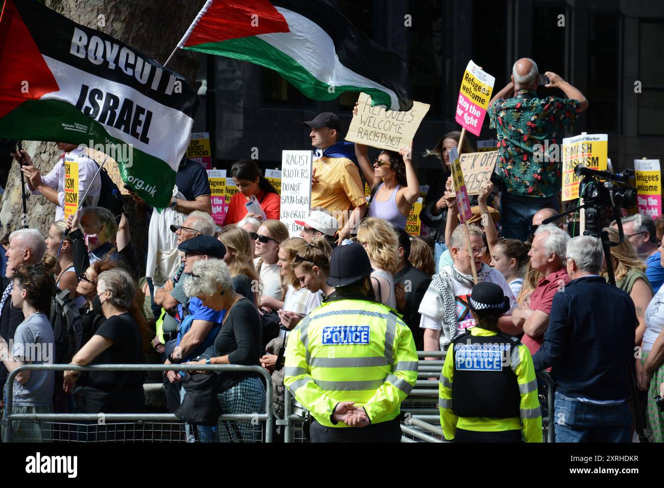 Stand up to Racism demonstration opposite the Reform Party HQ in ...