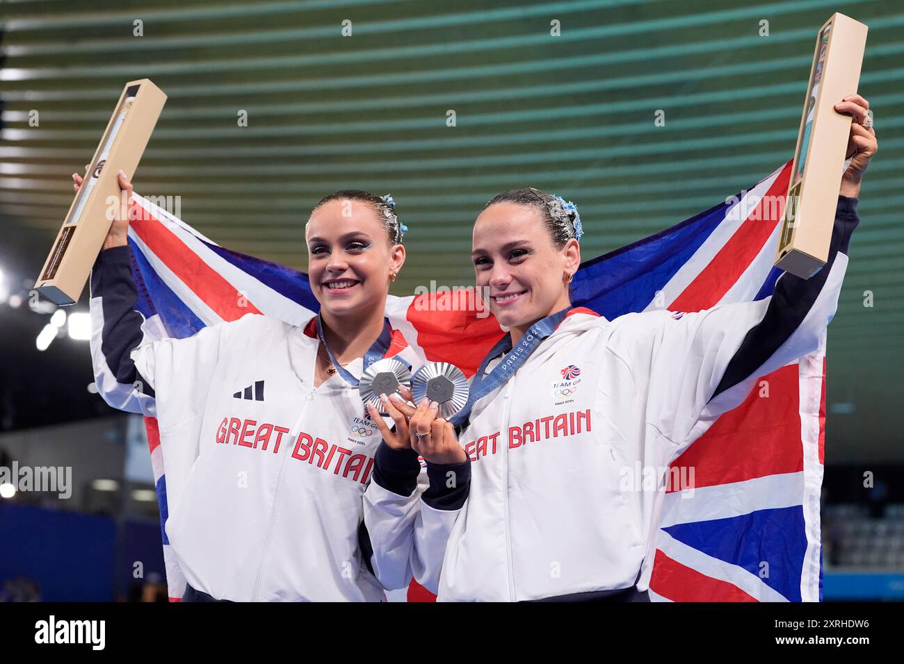 Britain's Kate Shortman and Isabelle Thorpe show their silver medals ...