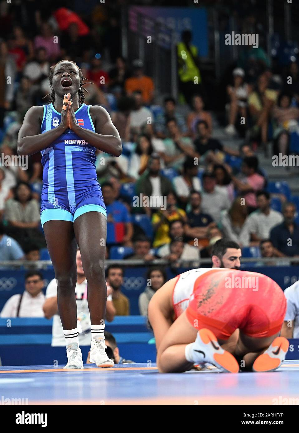 Paris, France. 10th Aug, 2024. Grace Jacob Bullen (in blue) of Norway ...