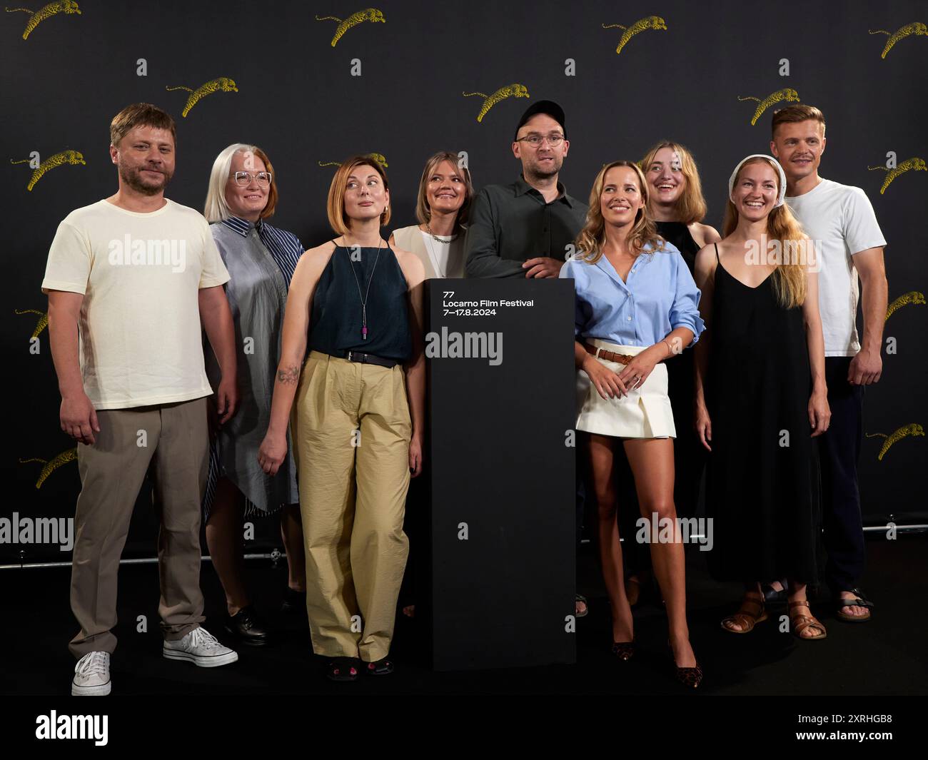 Cast and crew of the movie seses hi-res stock photography and images ...