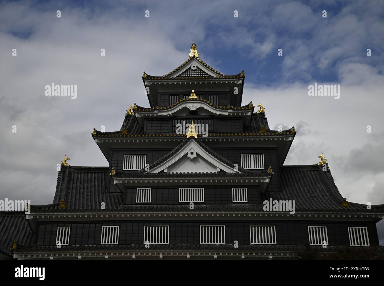 Landscape with panoramic view of the Okayama-jō with the Donjon Tower ...