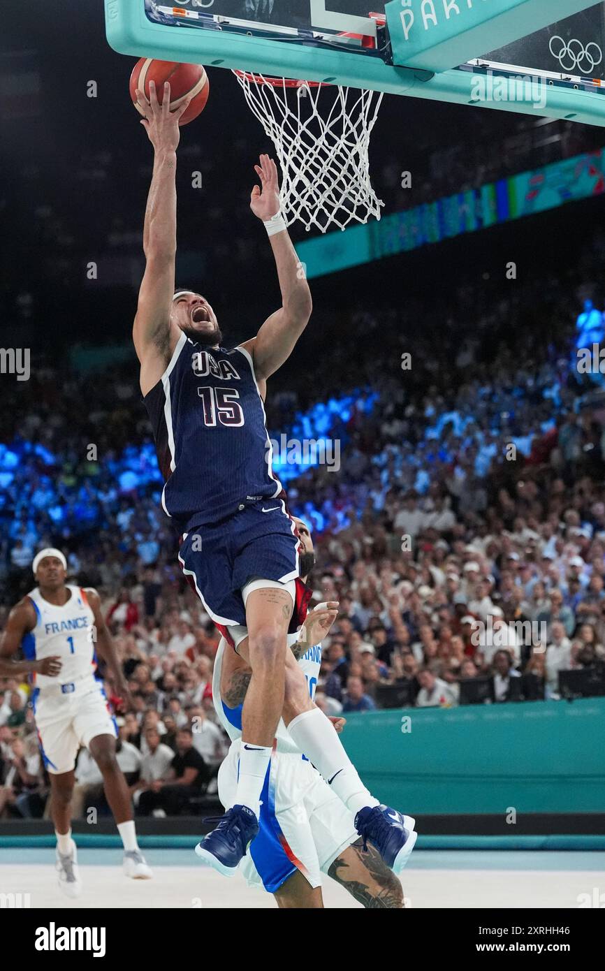Paris, France. 10th Aug, 2024. Devin Booker of the USA (15) goes up for ...