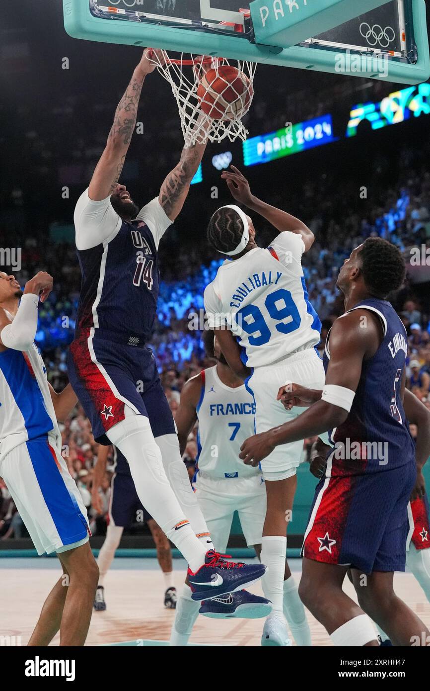 Paris, France. 10th Aug, 2024. Anthony Davis of the USA (14) dunks the ...