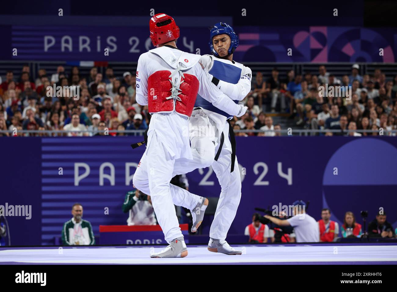 PARIS, FRANCE. 10th Aug, 2024. Caden Cunningham (blue) of Team Great ...