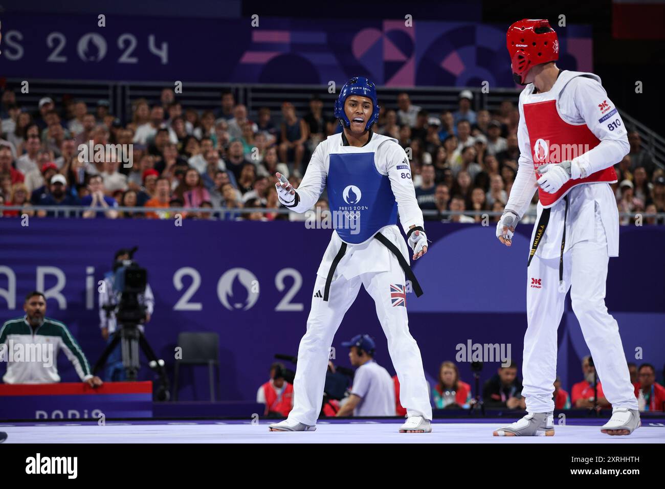 PARIS, FRANCE. 10th Aug, 2024. Caden Cunningham (blue) of Team Great ...