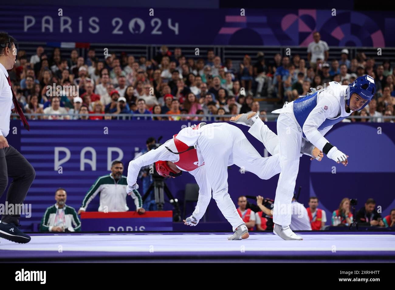 PARIS, FRANCE. 10th Aug, 2024. Caden Cunningham (blue) of Team Great ...